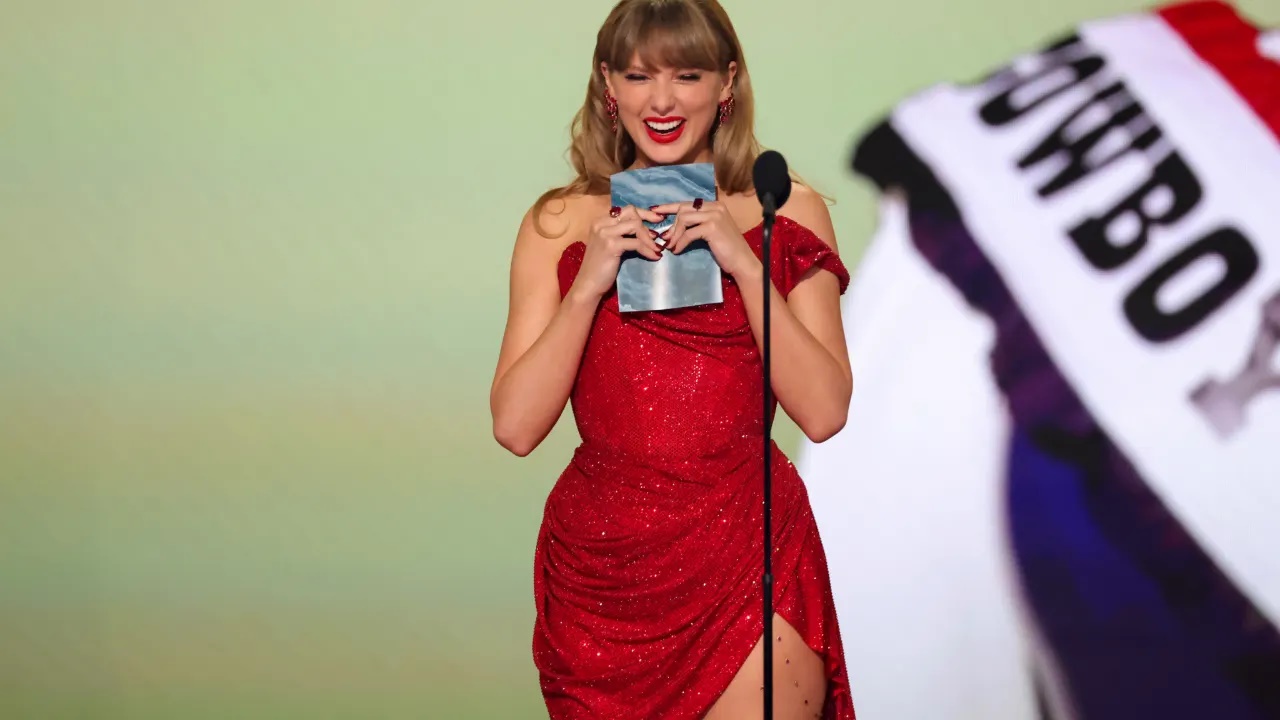 Taylor Swift being booed at Super Bowl means ‘toxic masculinity’ has ...