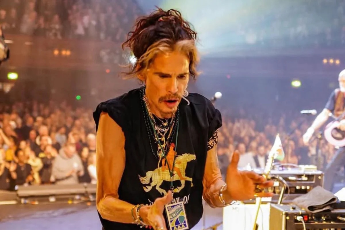 Steven Tyler Performs First Show After Aerosmith Retirement, Fans Are ...